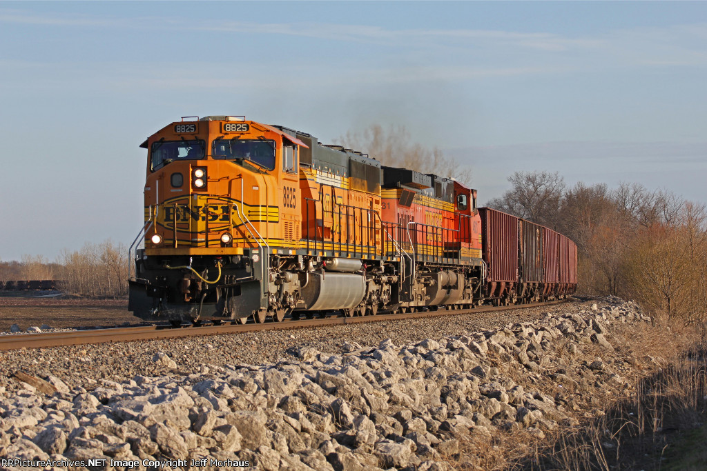BNSF 8825